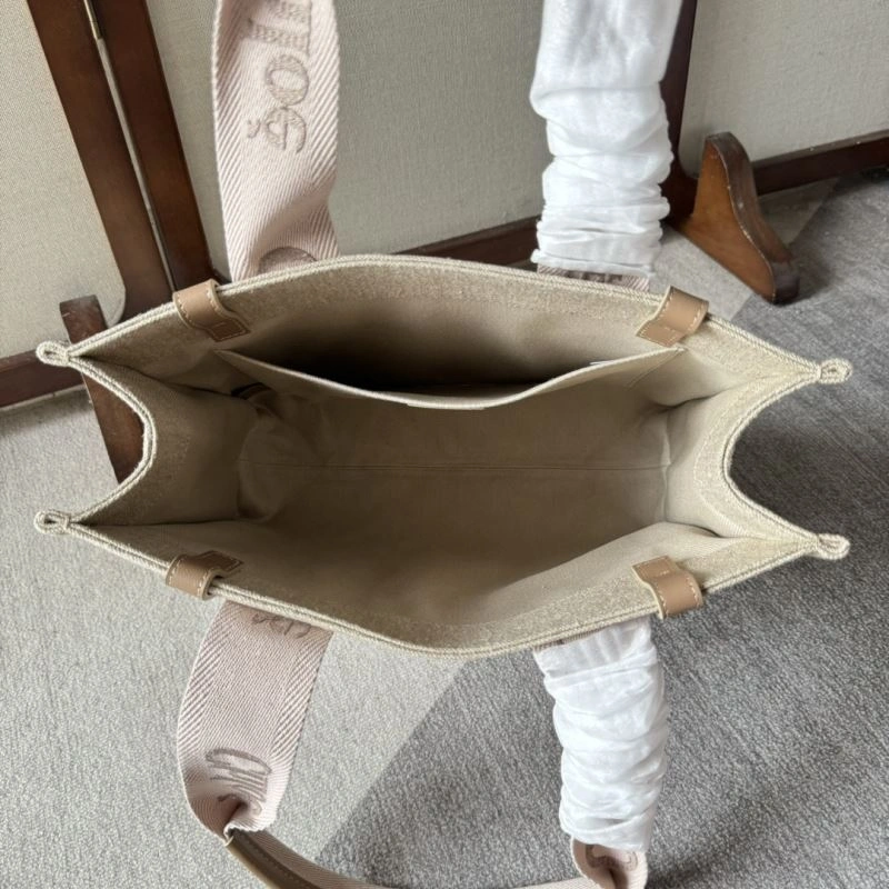Accurate model Chloe Shopping Bags