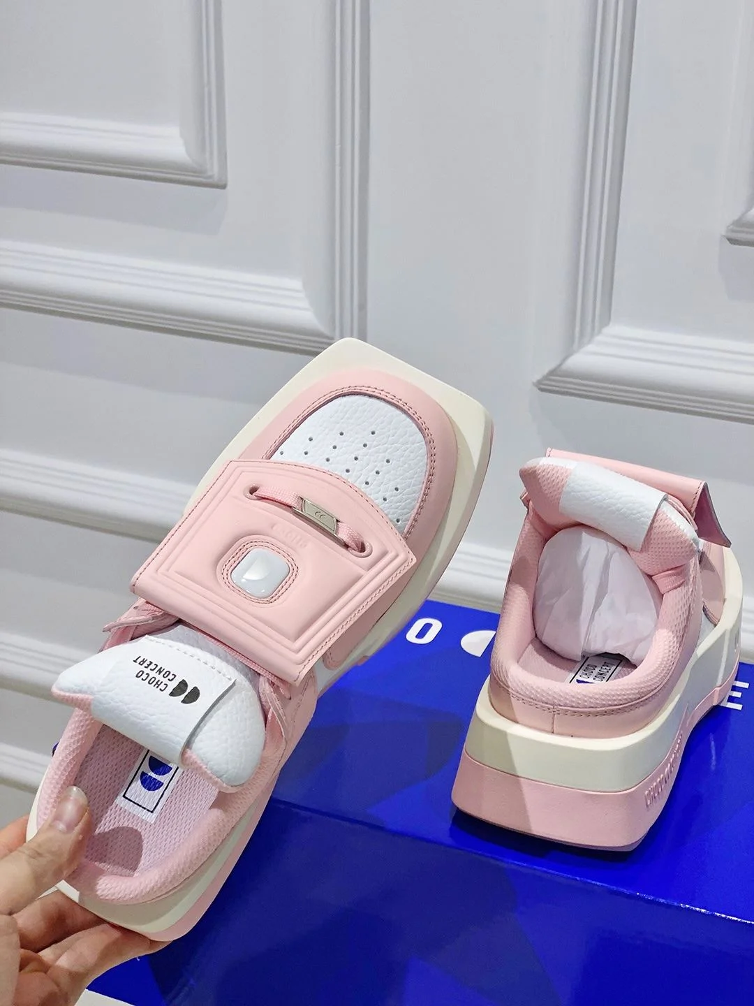 Low-cost Chococoncert Shoes