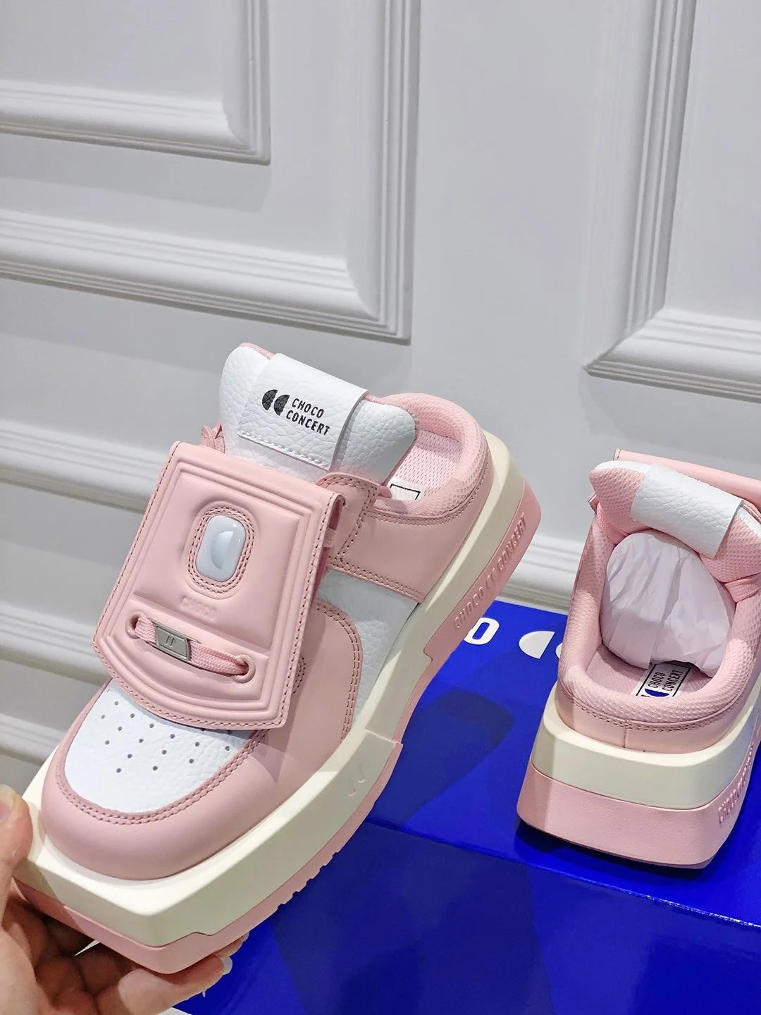 Low-cost Chococoncert Shoes