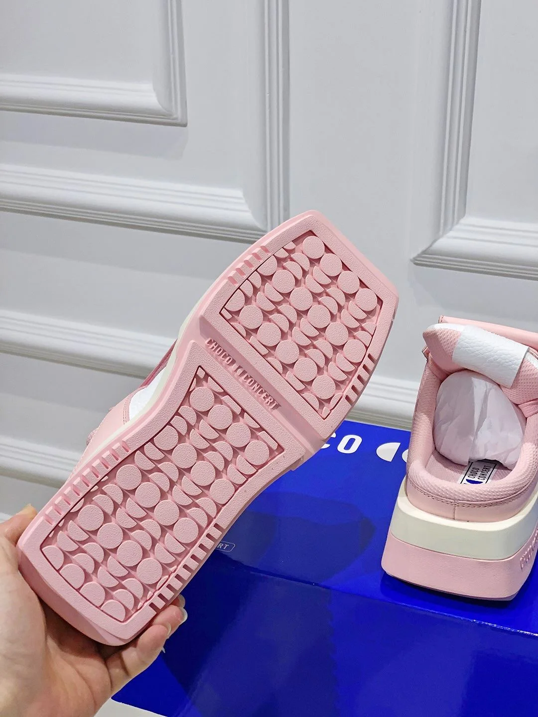 Low-cost Chococoncert Shoes