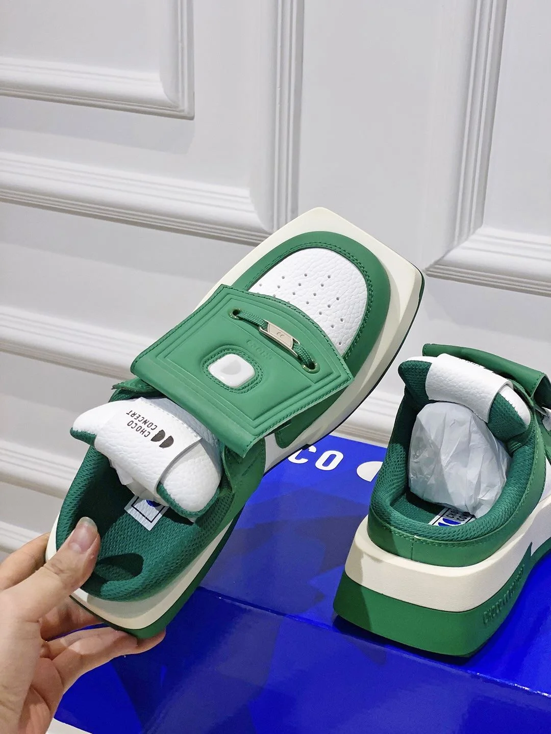 Low-cost Chococoncert Shoes