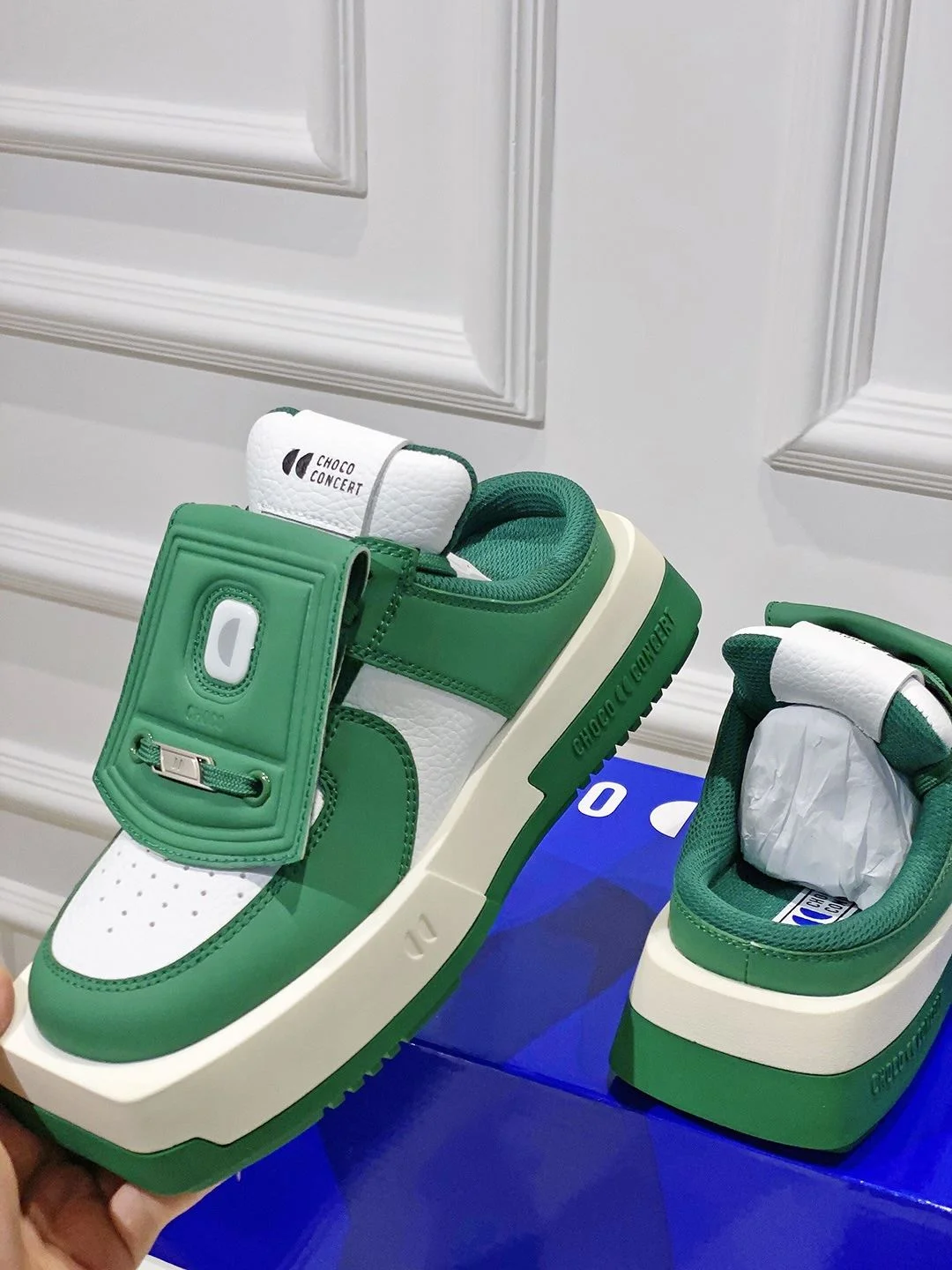 Low-cost Chococoncert Shoes