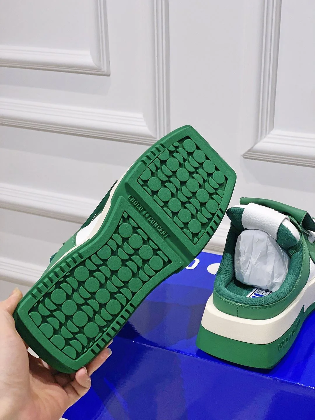 Low-cost Chococoncert Shoes