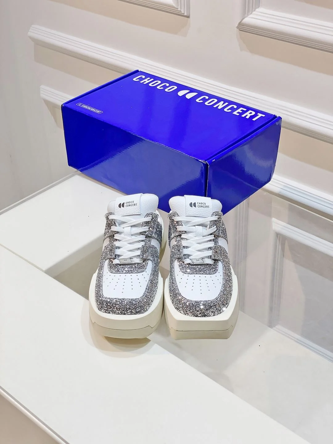 Low-cost Chococoncert Shoes