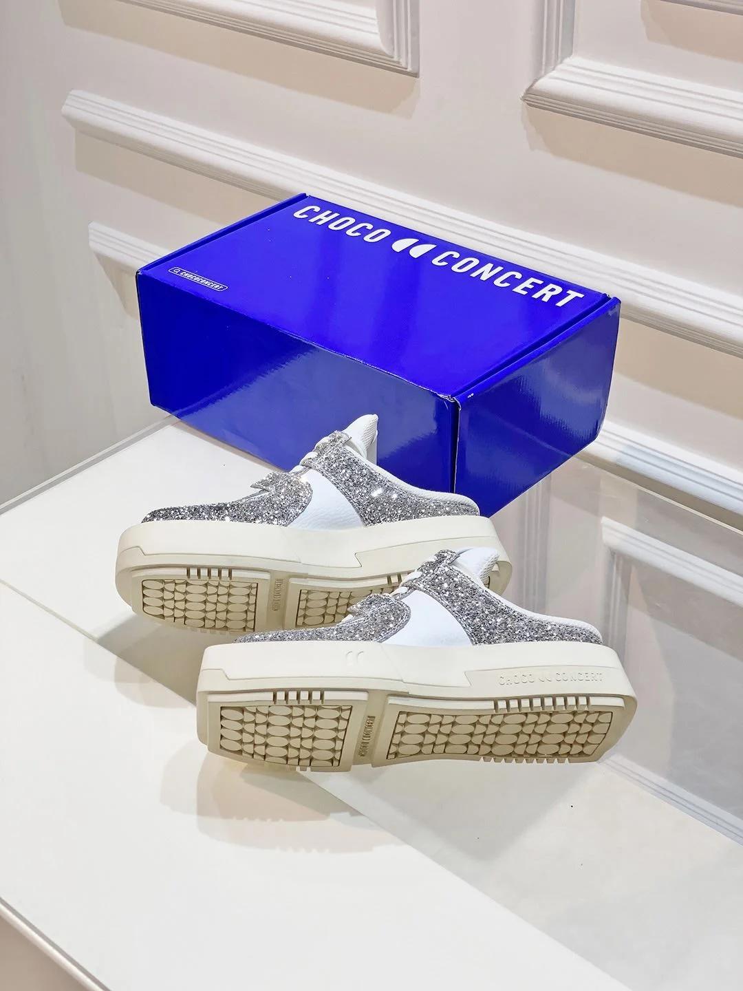Low-cost Chococoncert Shoes
