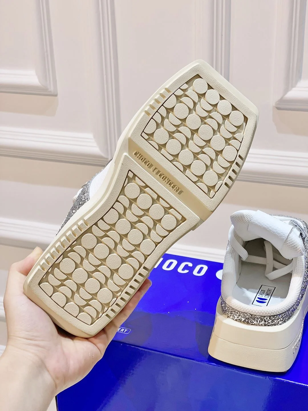 Low-cost Chococoncert Shoes