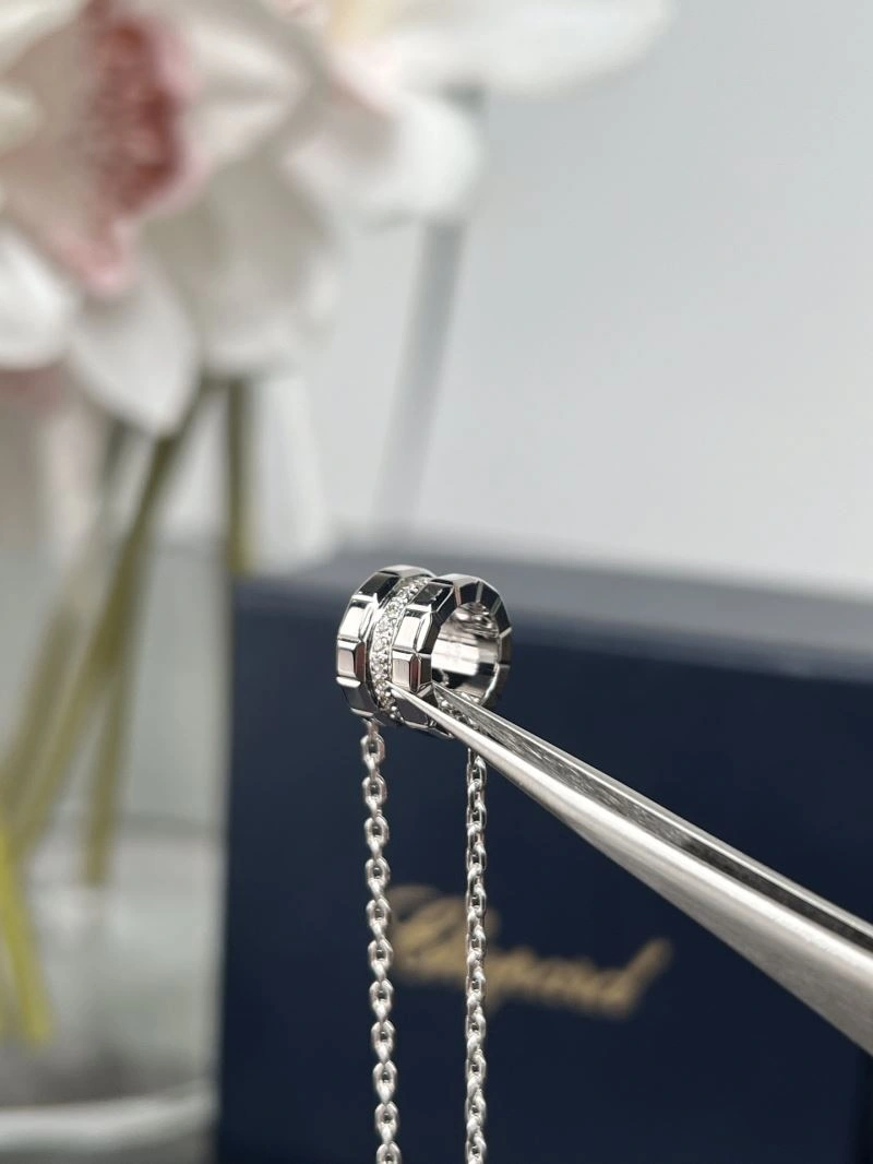 Top mirror Chopard Necklaces