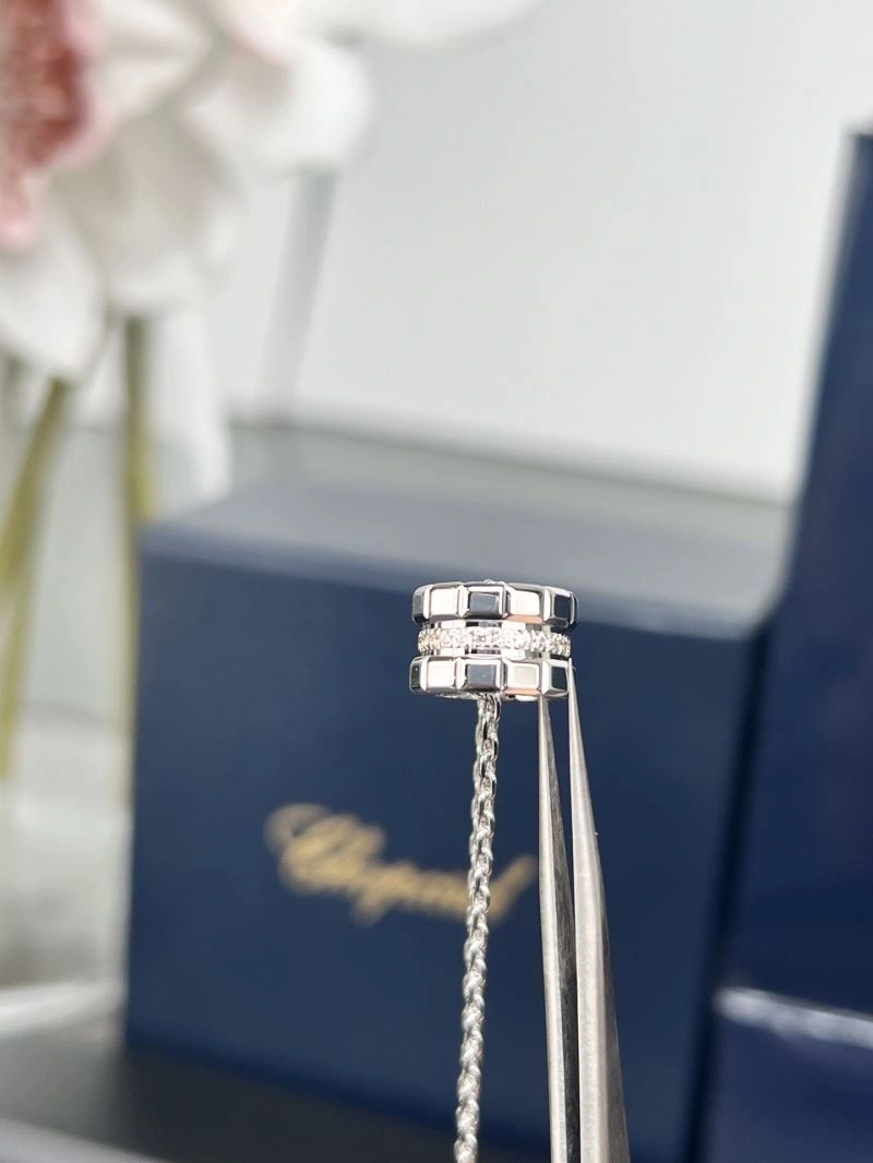 Top mirror Chopard Necklaces