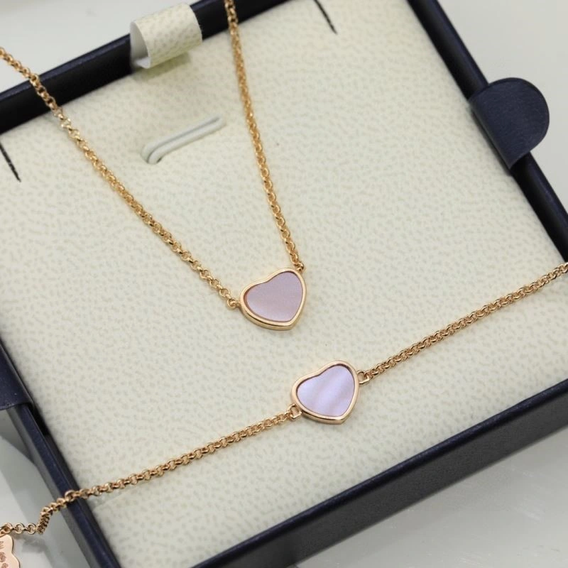 Accurate model Chopard Necklaces