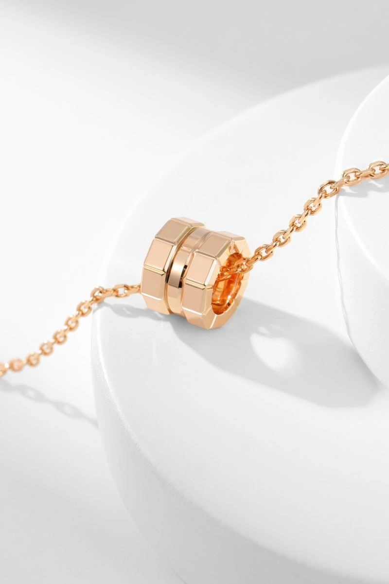 Top mirror Chopard Necklaces