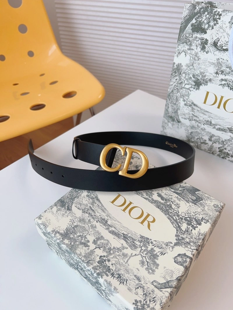 Low-cost Christian Dior Belts