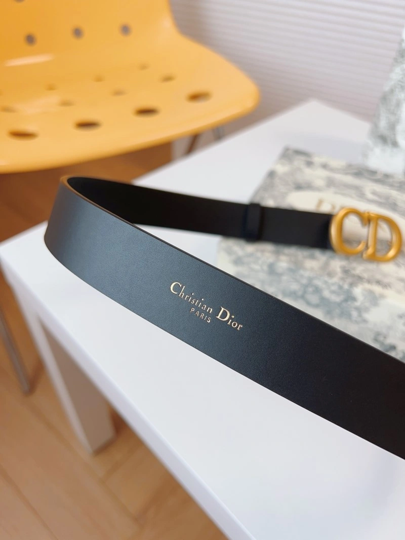 Low-cost Christian Dior Belts