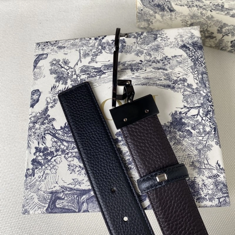 Accurate model Christian Dior Belts