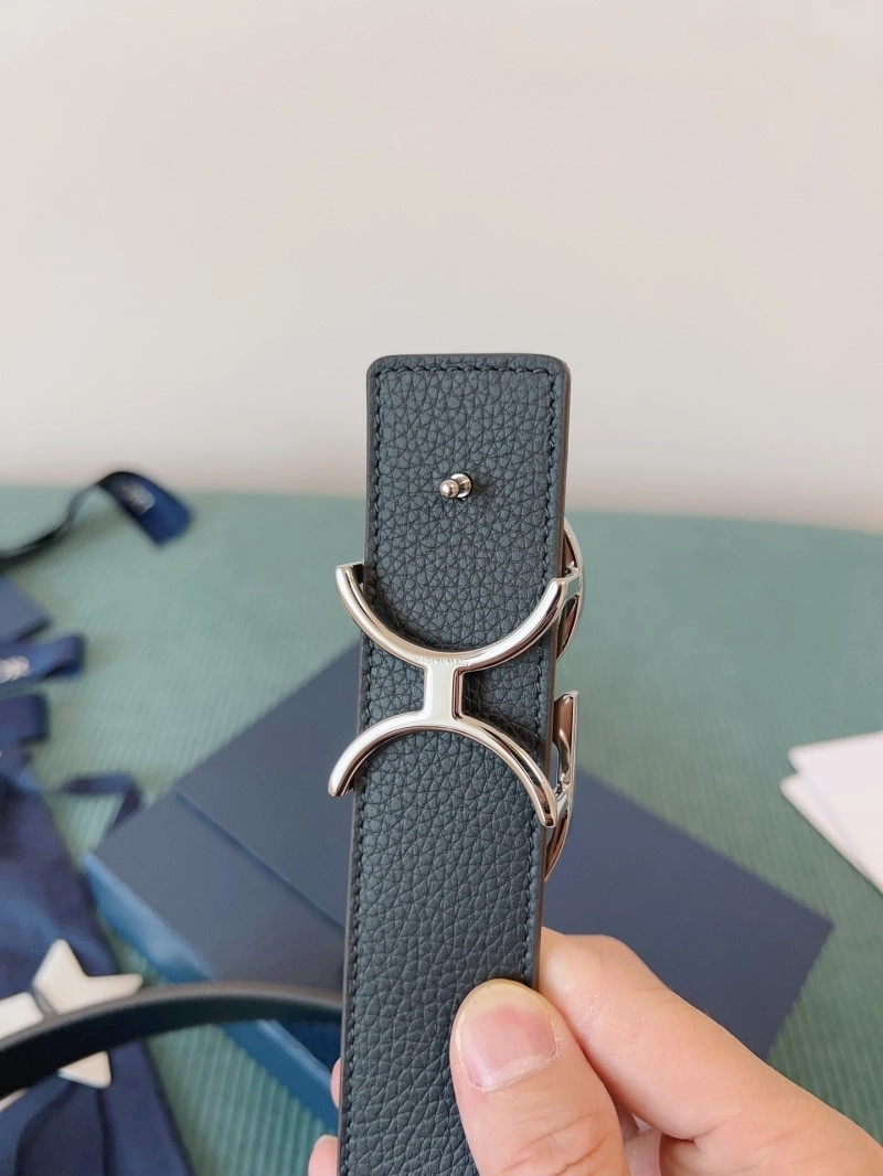 Accurate model Christian Dior Belts