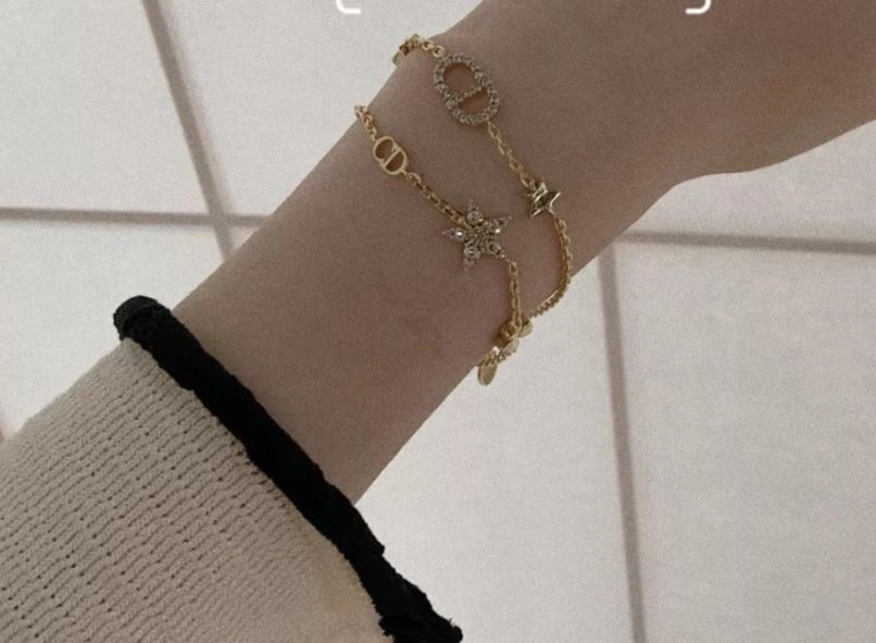Accurate model Christian Dior Bracelets