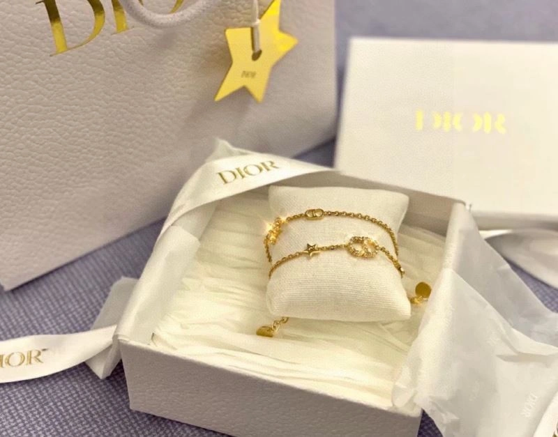 Accurate model Christian Dior Bracelets