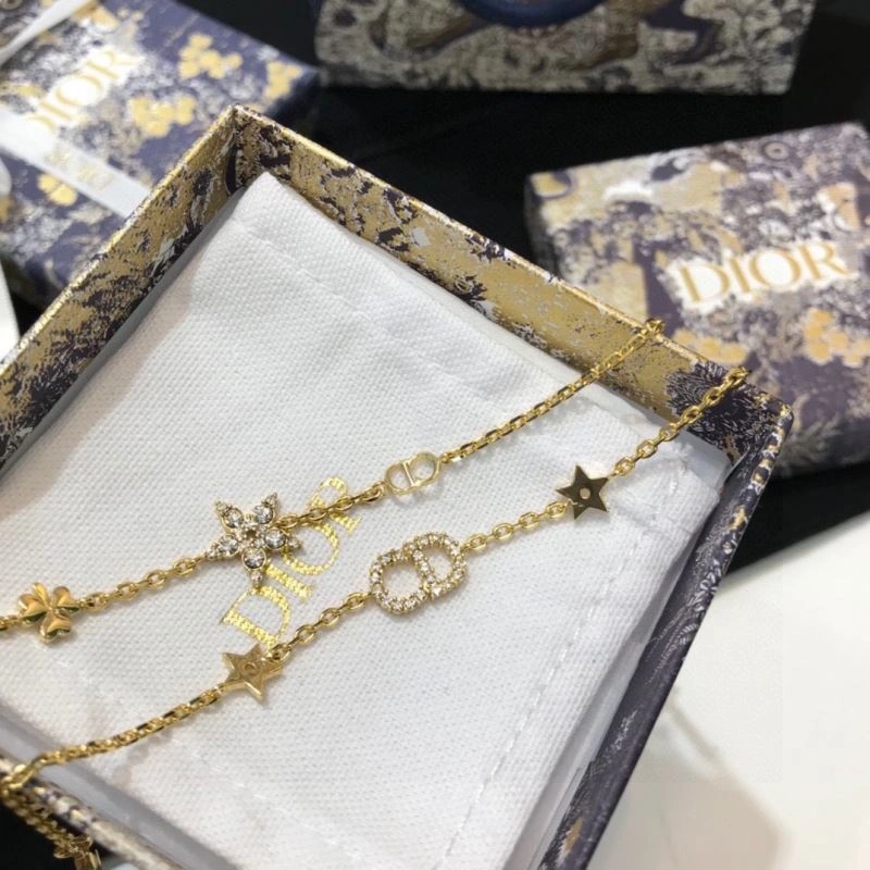 Accurate model Christian Dior Bracelets