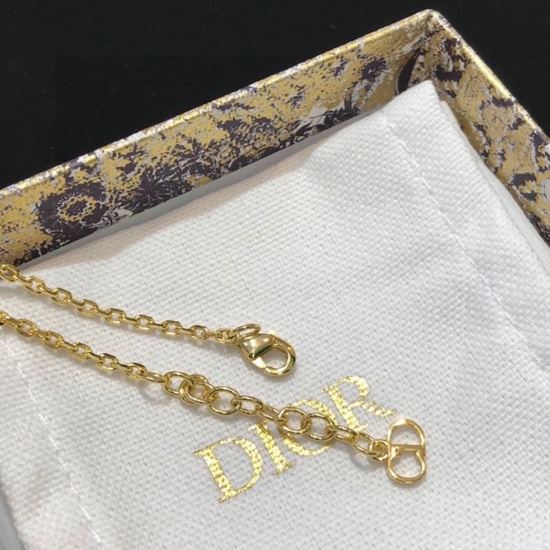 Accurate model Christian Dior Bracelets