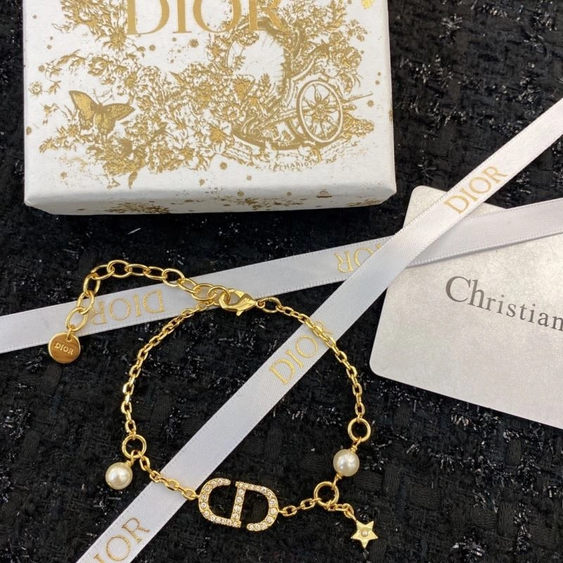 Accurate model Christian Dior Bracelets