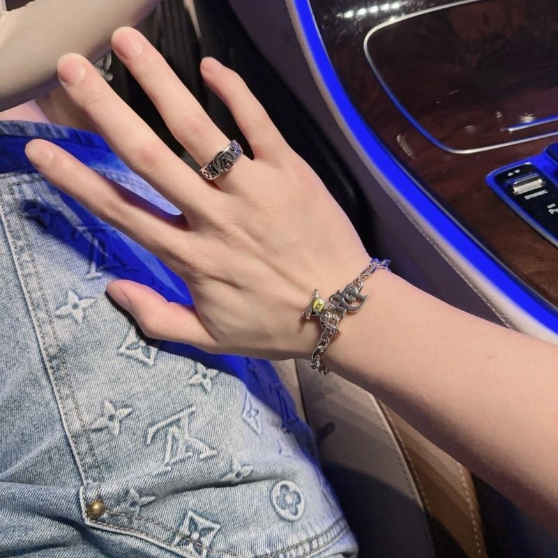 Accurate model Christian Dior Bracelets