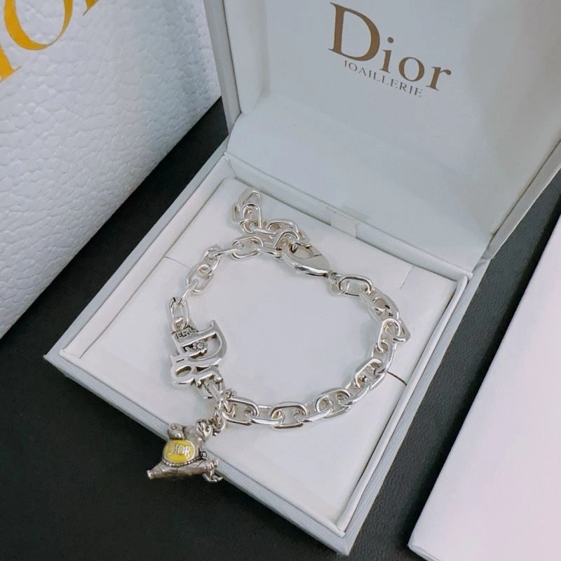 Accurate model Christian Dior Bracelets