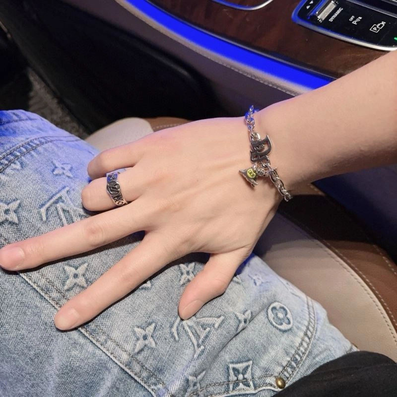 Accurate model Christian Dior Bracelets