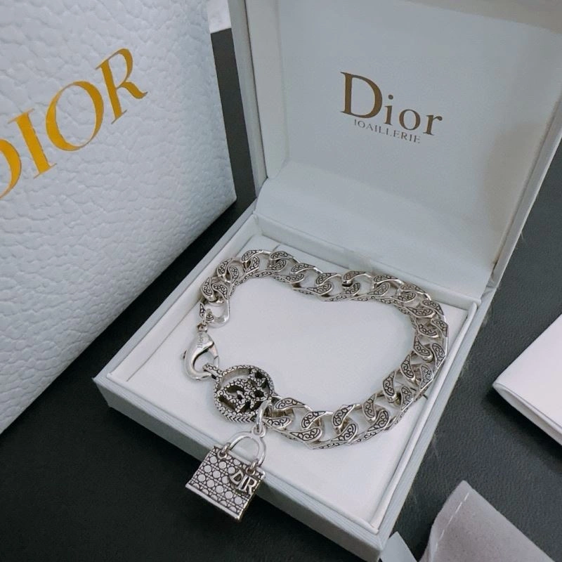 Accurate model Christian Dior Bracelets