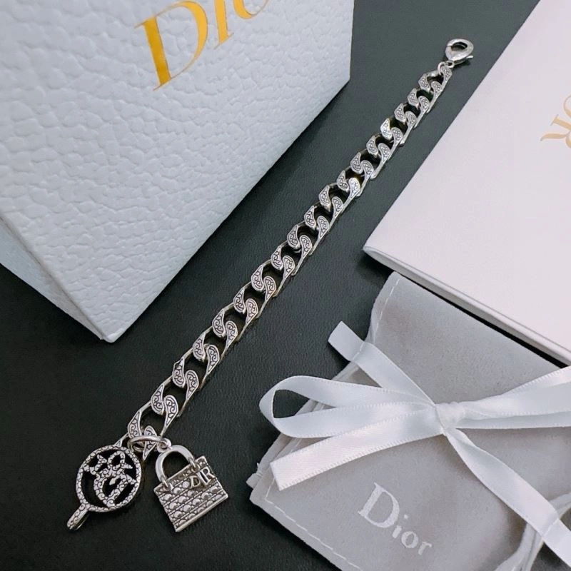 Accurate model Christian Dior Bracelets