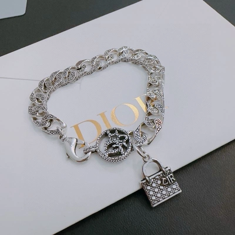 Accurate model Christian Dior Bracelets