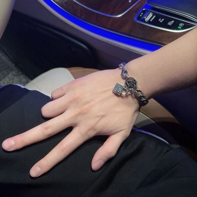 Accurate model Christian Dior Bracelets