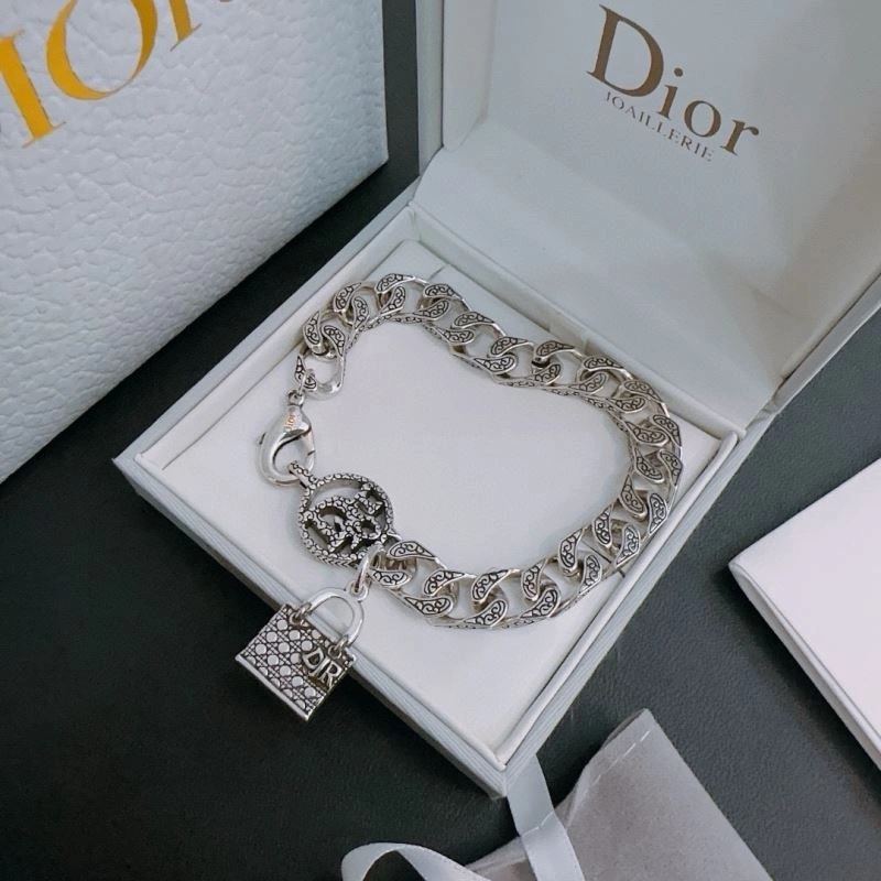 Accurate model Christian Dior Bracelets