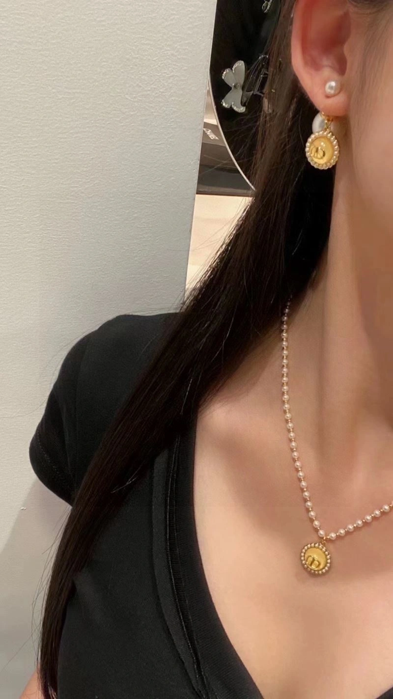 Accurate model Christian Dior Bracelets