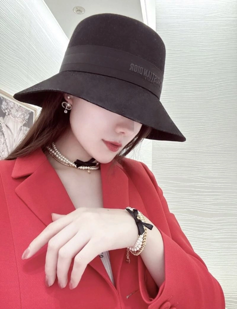 Top match Christian Dior Bracelets