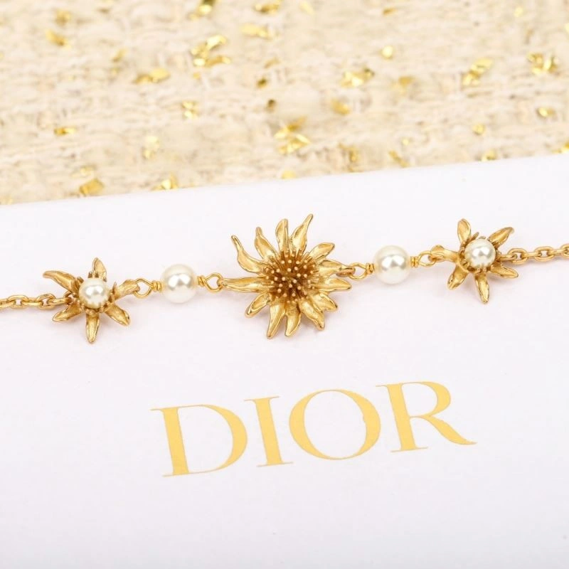 Accurate model Christian Dior Bracelets