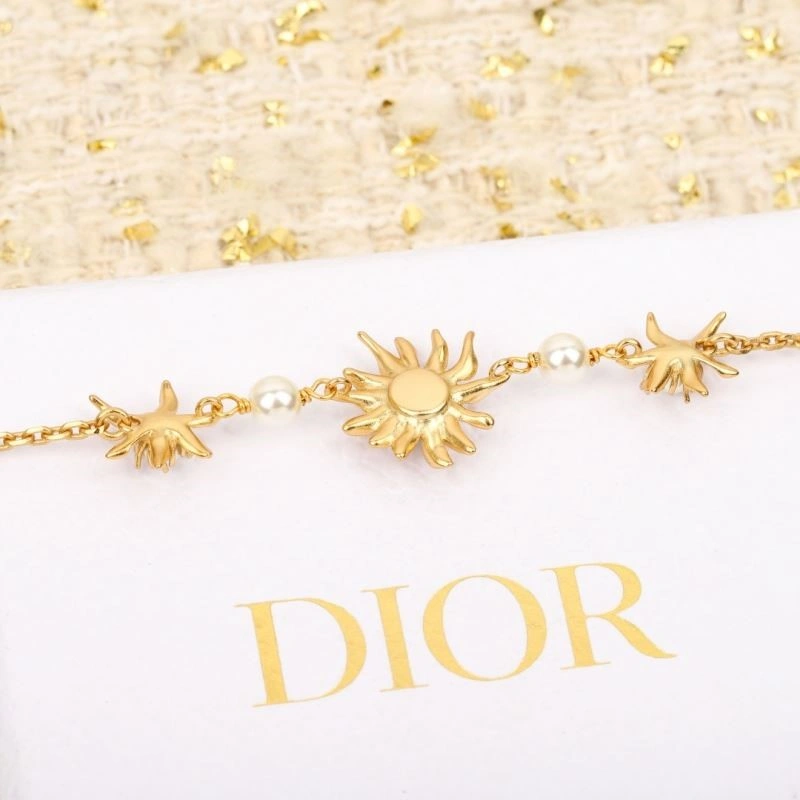 Accurate model Christian Dior Bracelets