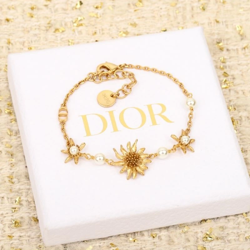 Accurate model Christian Dior Bracelets