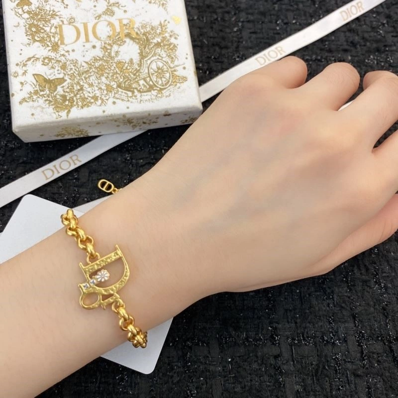Accurate model Christian Dior Bracelets