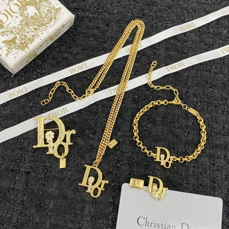 Accurate model Christian Dior Bracelets