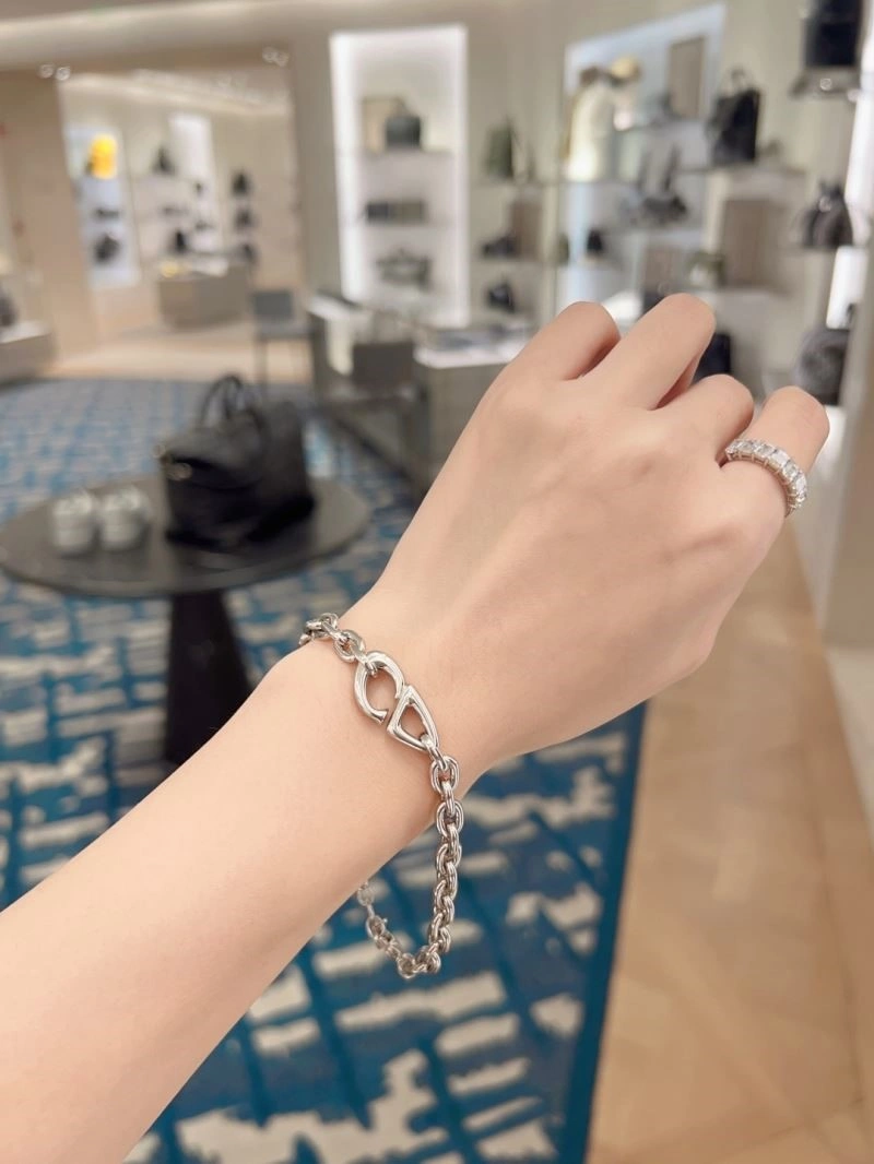 Accurate model Christian Dior Bracelets