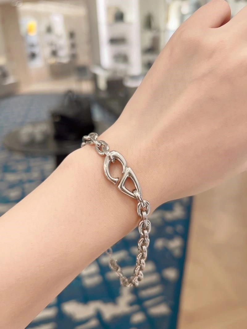 Accurate model Christian Dior Bracelets