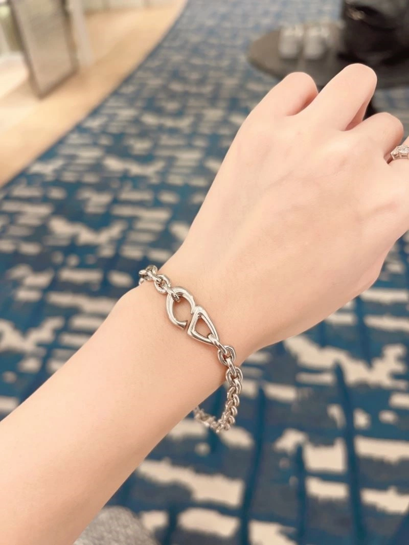 Accurate model Christian Dior Bracelets