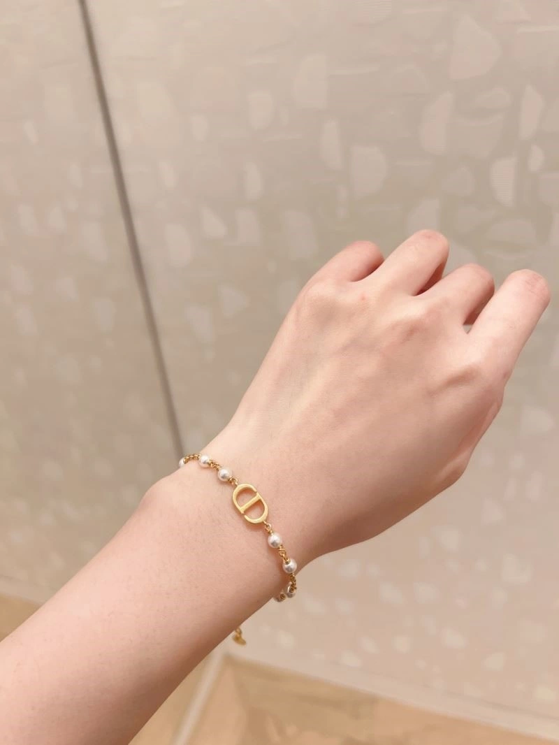 Accurate model Christian Dior Bracelets
