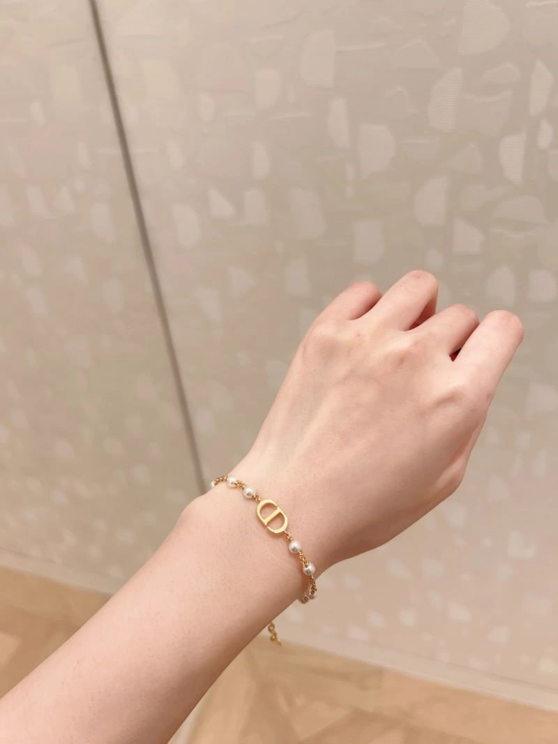 Accurate model Christian Dior Bracelets