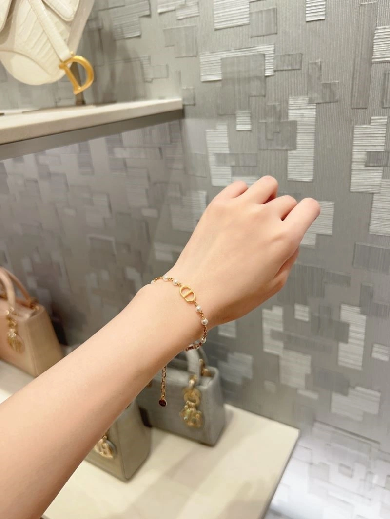 Accurate model Christian Dior Bracelets