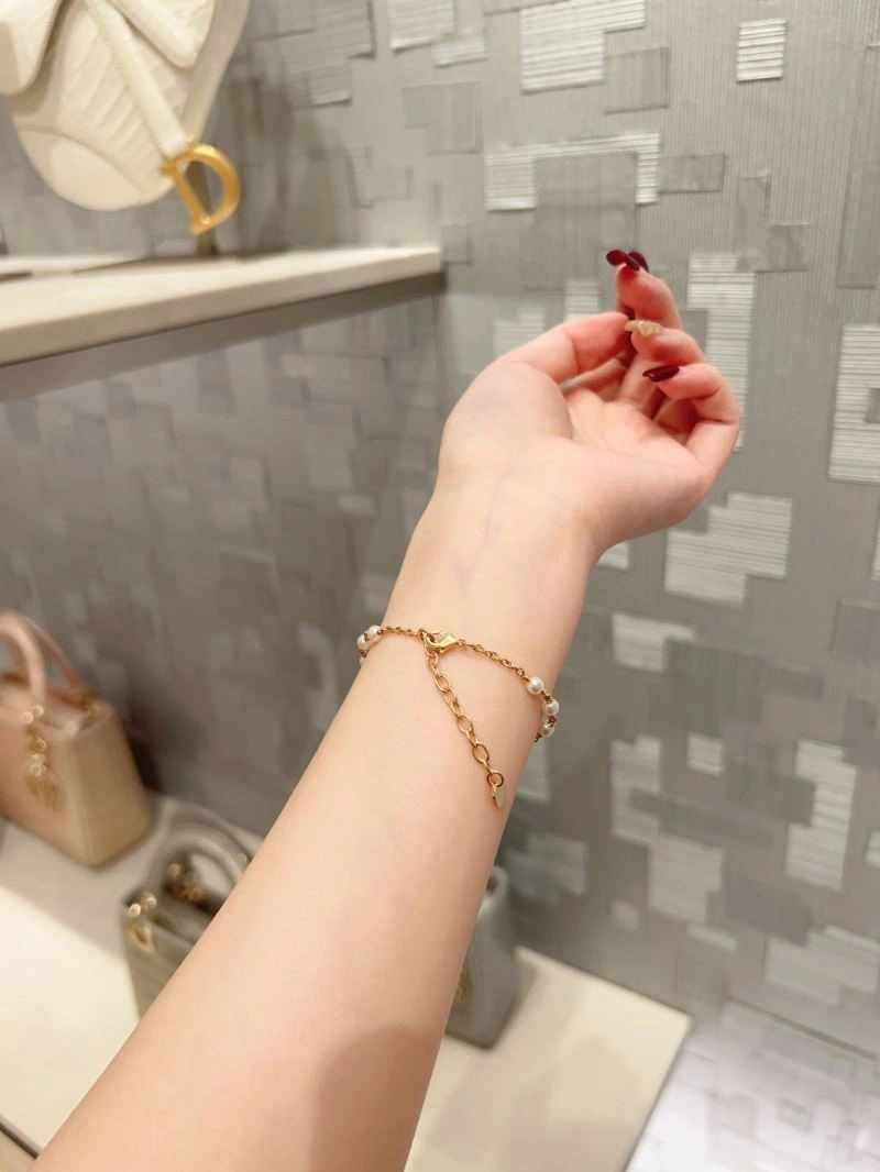 Accurate model Christian Dior Bracelets