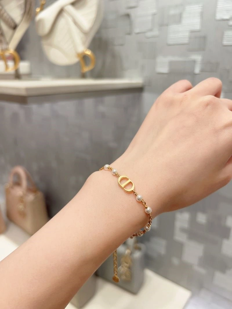 Accurate model Christian Dior Bracelets