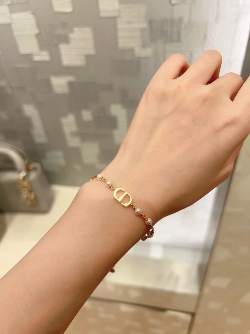 Accurate model Christian Dior Bracelets