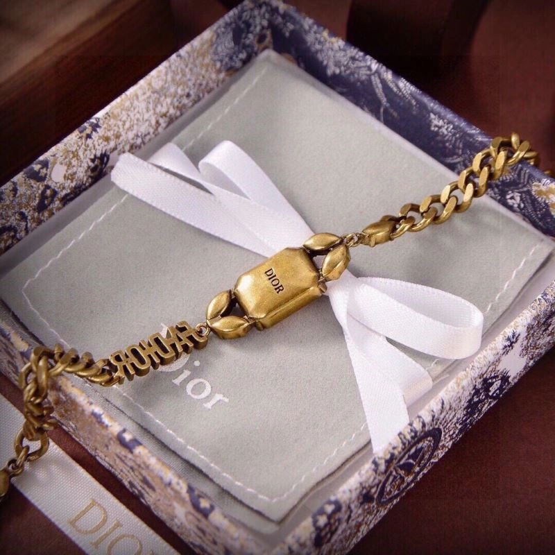 Accurate model Christian Dior Bracelets