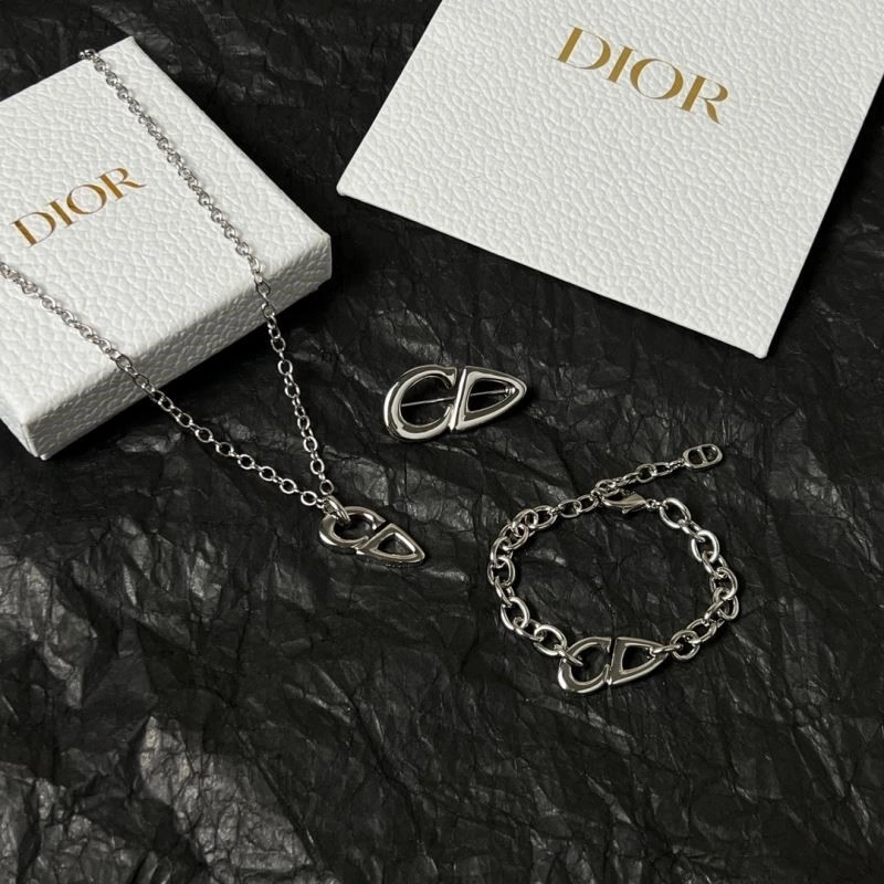 Accurate model Christian Dior Bracelets