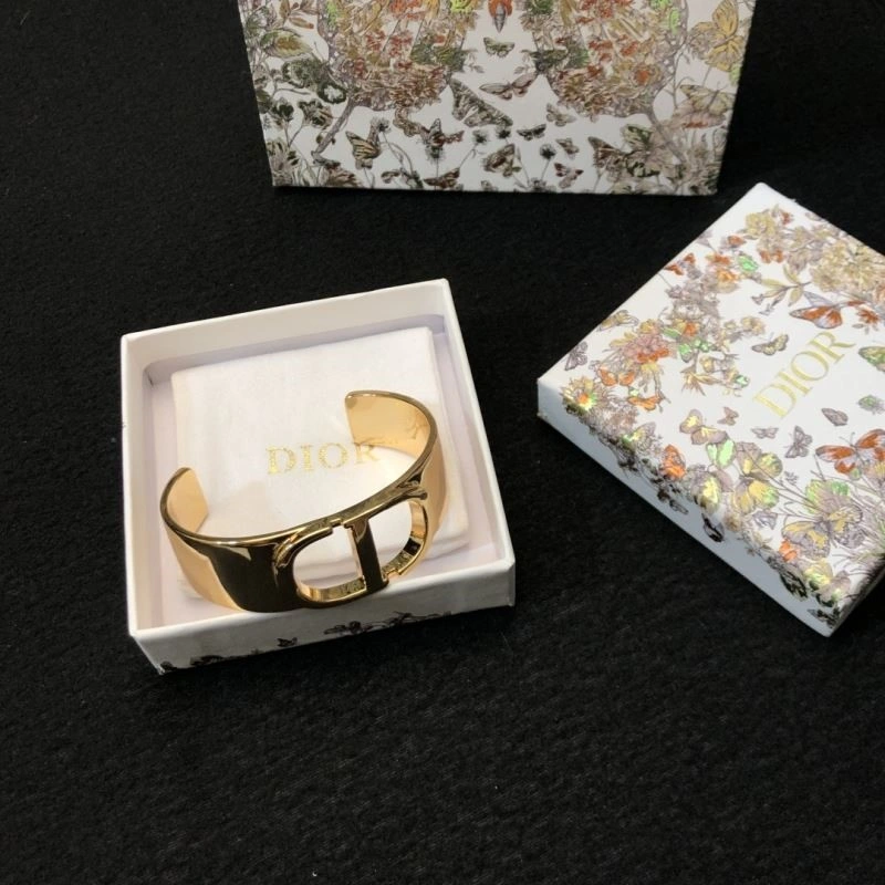 Low-cost Christian Dior Bracelets